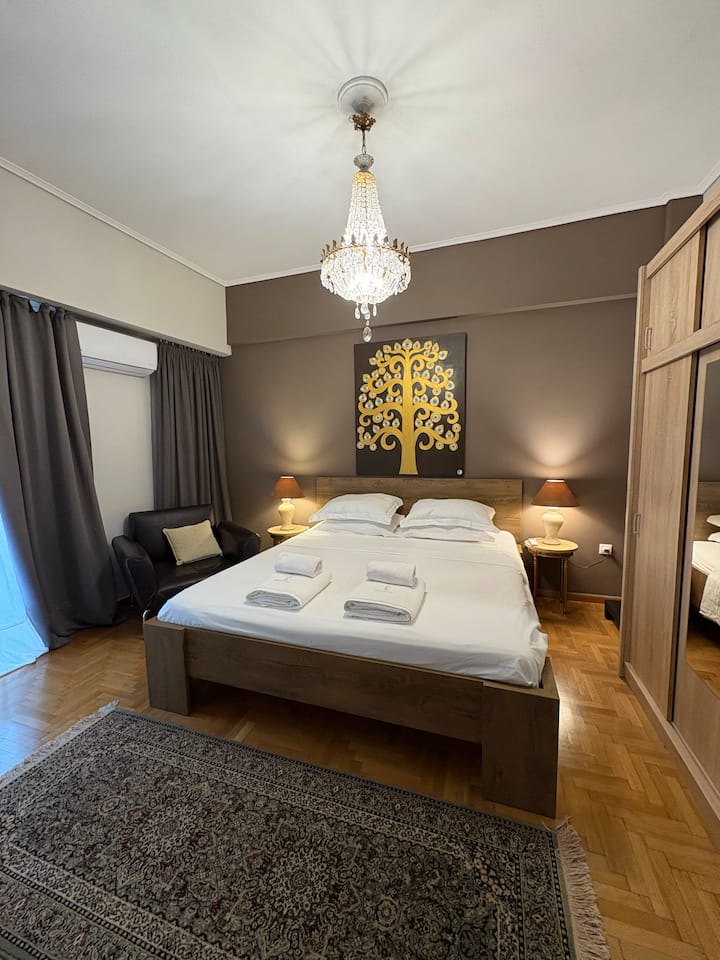 Art Interior Apartment In Athens,next To Hospitals - Atenas