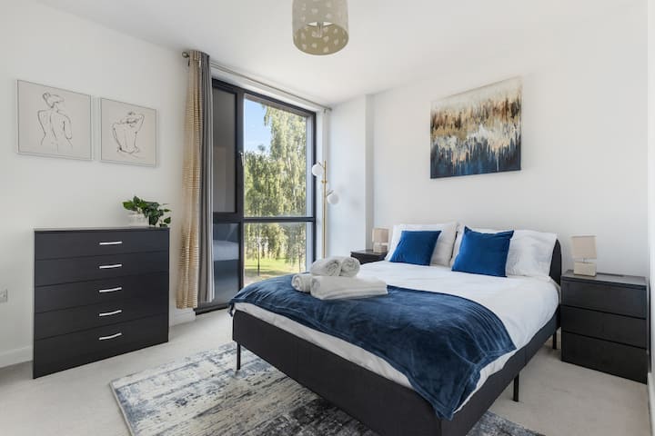 Central/town Centre/ Gatwick/ Free Parking - Crawley