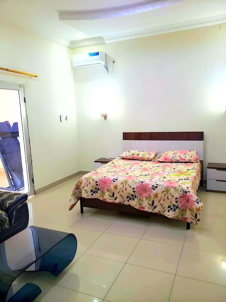 Chambre Spacieuse Abordable à Kinshasa - Kinshasa