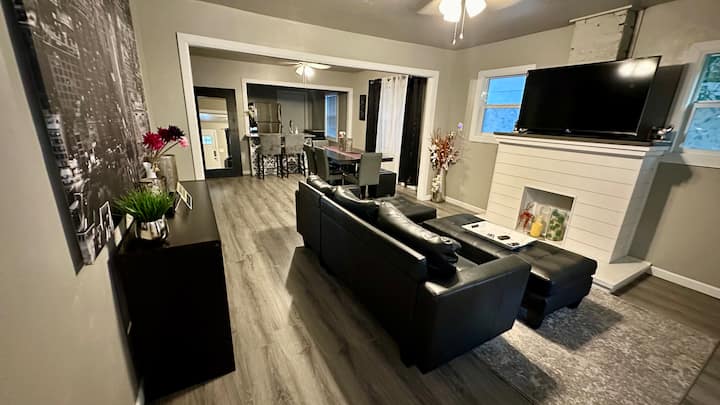 Central Located Plaza Bungalow - Oklahoma City, OK