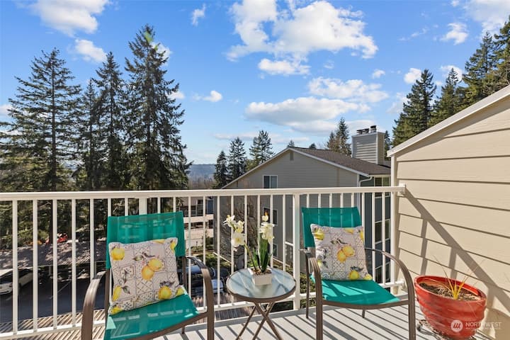 Private Primary Bedroom. - Redmond, WA