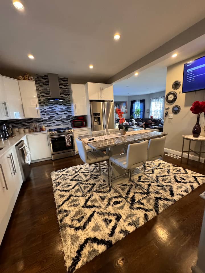Warm Friendly And Inviting House - Framingham, MA