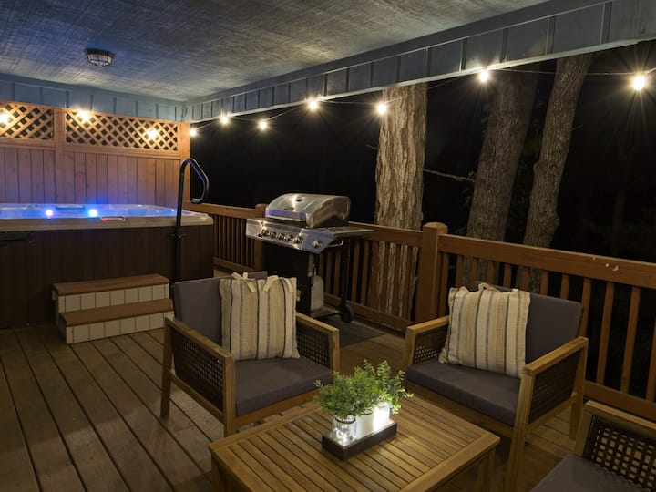 Cottage · Hot Tub · Treetop Deck · Fireplace - Asheville, NC