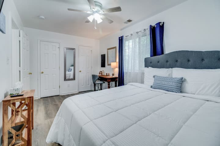 Charming 1 Bed & Bath Beach Apt Home - Hampton, VA