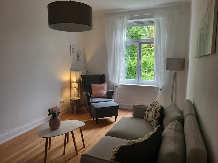 Altbauwohnung In Zentraler Lage, Möbliert. - Hamburg