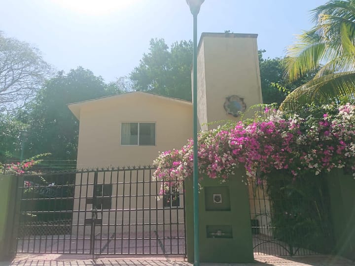Casa Los Cardenales - Zihuatanejo