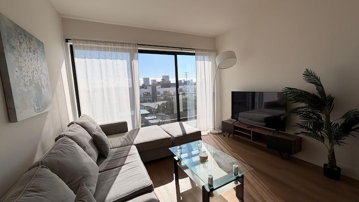 Century City Prime Location 2bd 2ba With Parking - Beverly Hills, CA