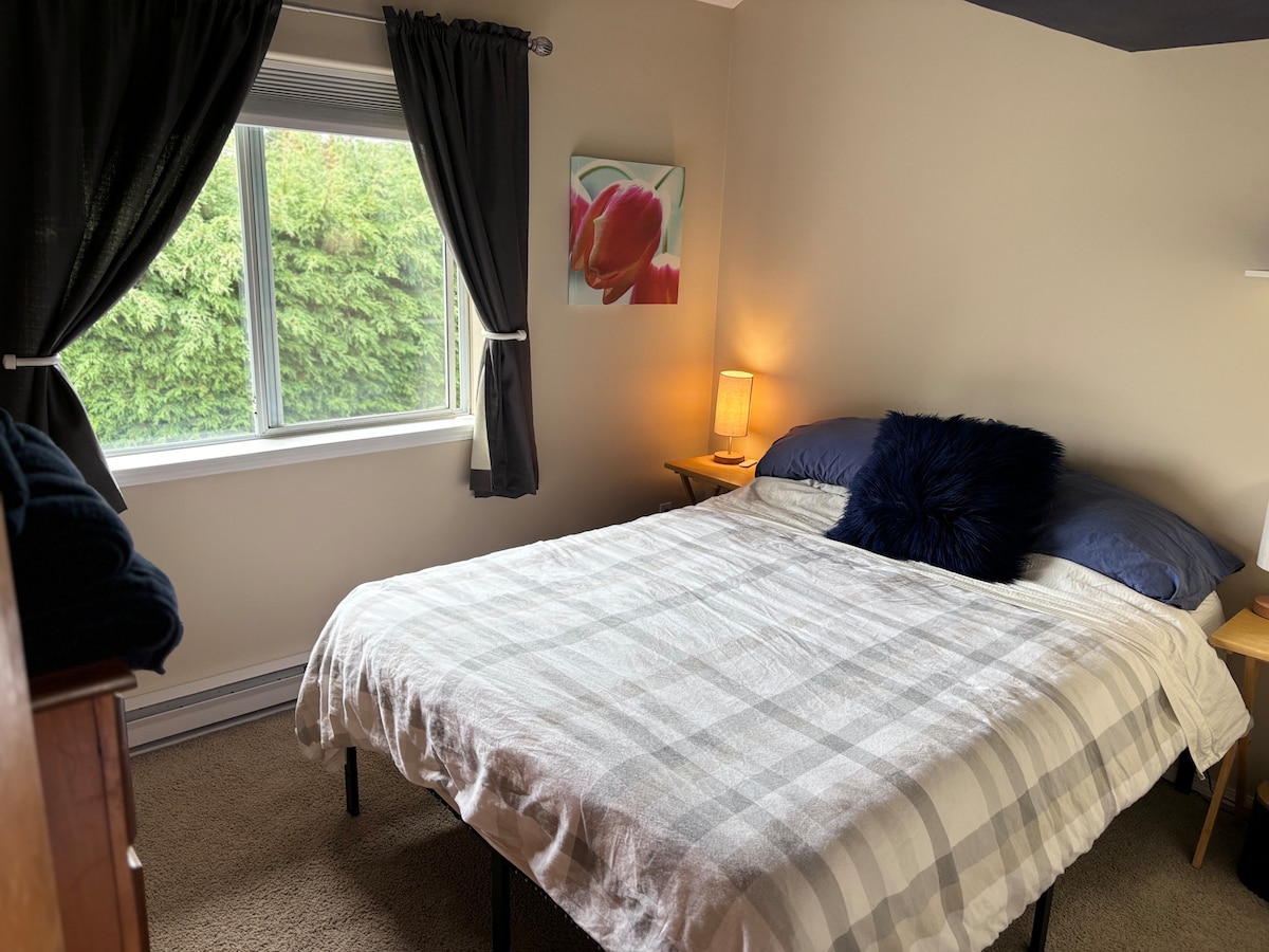Blair’s Lair Upstairs - Houses for Rent in Victoria, British Columbia ...