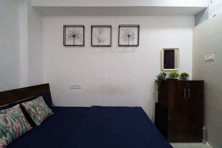 Studio Serenity 3, Bandra West - Mumbai