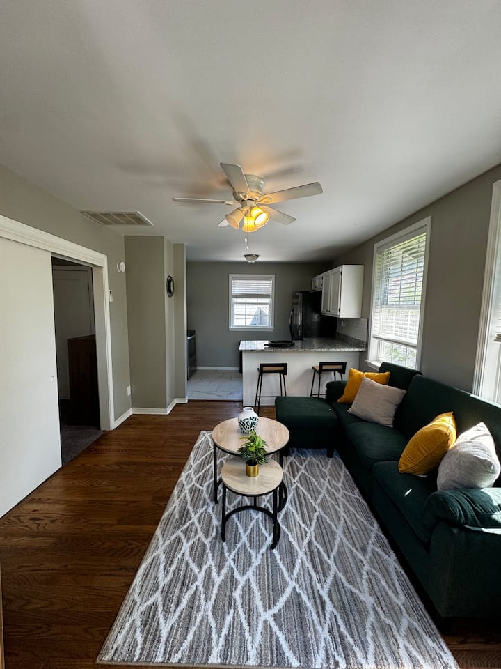 Modern Apartment Maple Ridge- Perfect Location! - Tulsa, OK