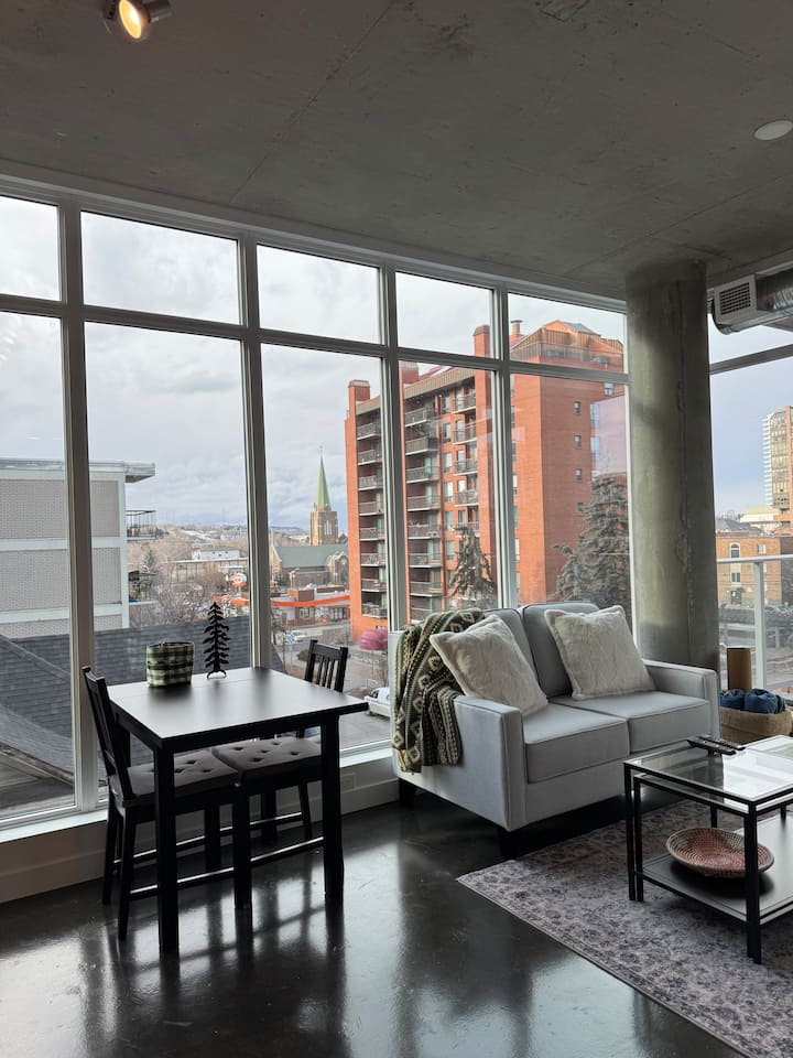 Condo, Downtown Calgary | 1 Bed + Den - Calgary