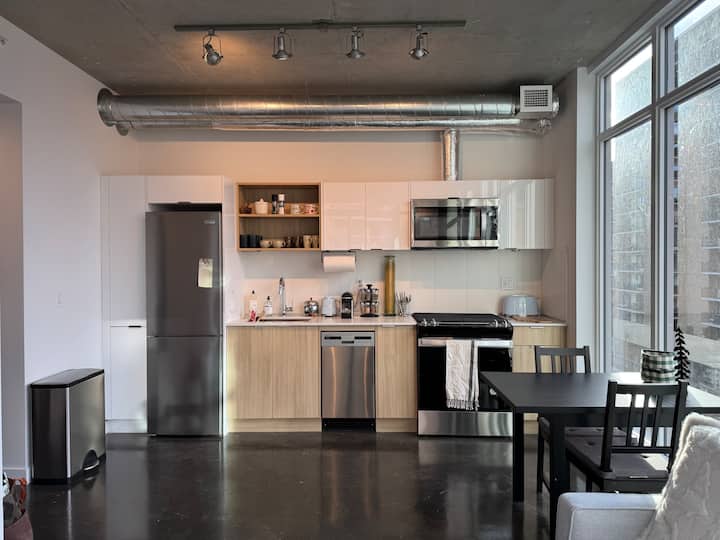 Hotel Luxury, Airbnb Comfort - Calgary