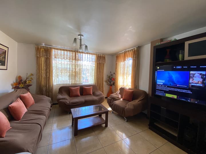 Casa Acogedora De Estilo Clásico - Arequipa