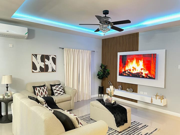 Truth Luxury Suite - Kingston