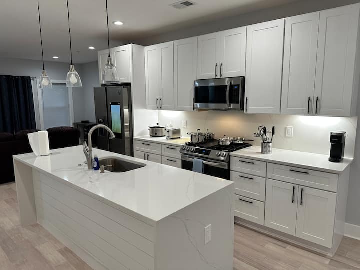 Modern 2 Bed/1 Bath Near Union Market (P3) - Washington, D.C.