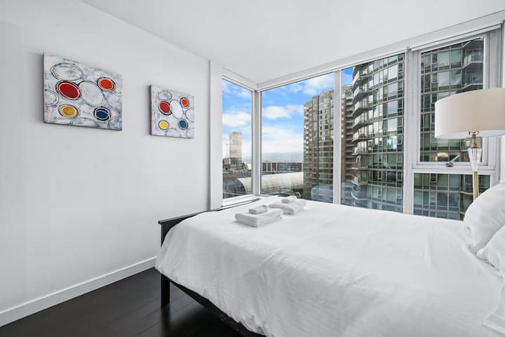 Central Location/great Views 2 Bedroom Condo - Vancouver