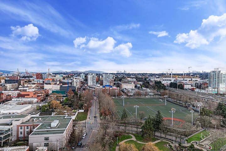 Central Location/great Views 1bedroom+1den - Vancouver