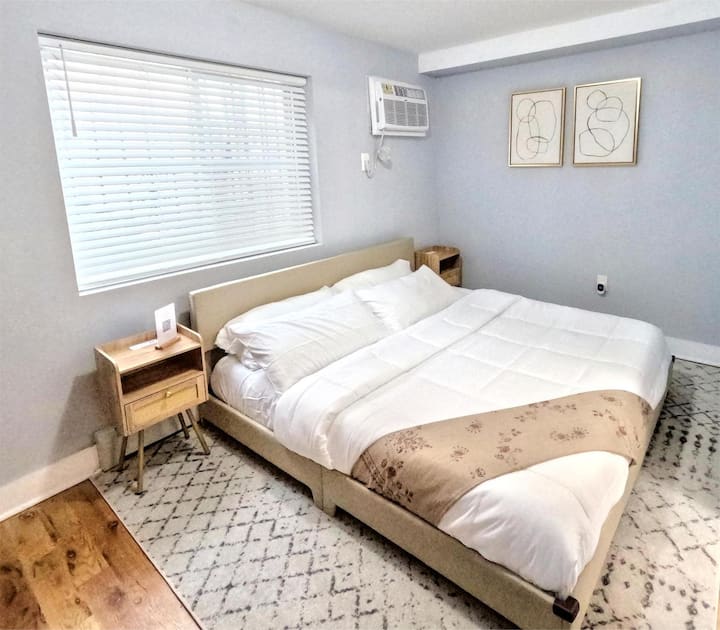 Private King Suite + Private Entry,3-min To Subway - Brooklyn, NY