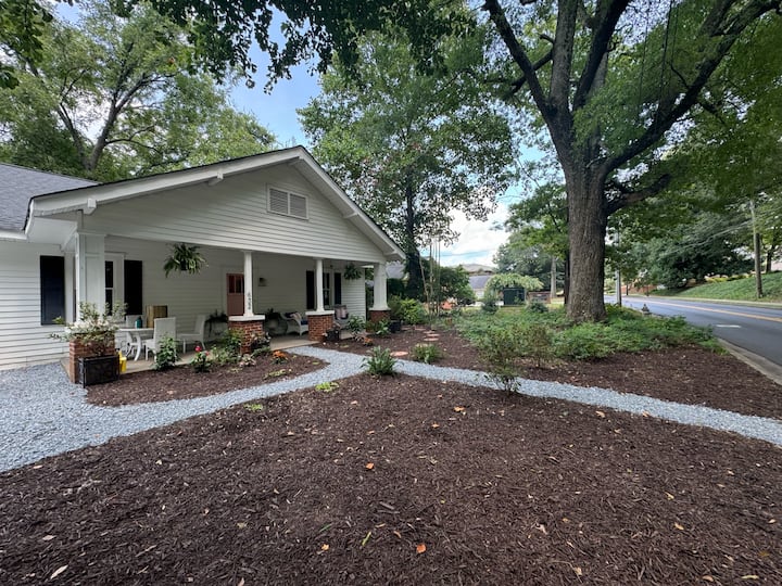 Stylish Marietta Square Bugalow - Marietta, GA