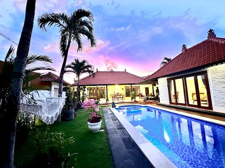 Desa Amertha Seminyak 3 Bedrooms Villa - Kuta