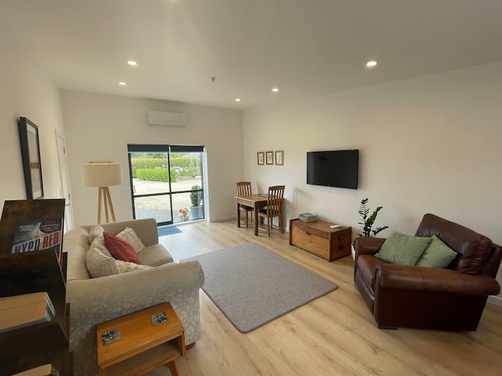 Self Contained With Spectacular Views - Masterton