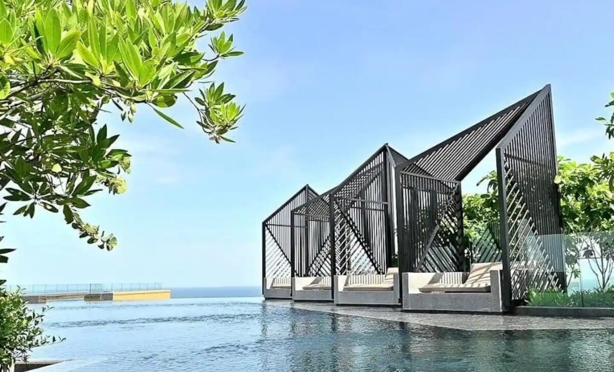 Luxury Pool Stylish Condo EDGE Luxury Large Square Meter Condo 1 ...