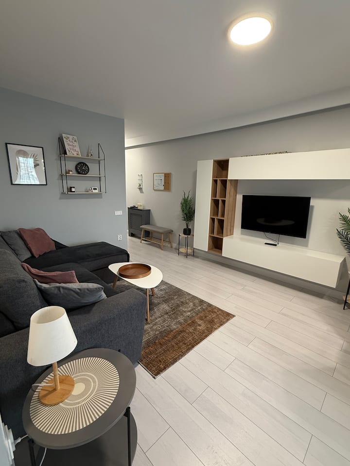 Luxury Apartment
Apartament De Lux 
Zona Buna Ziua - Transylvania