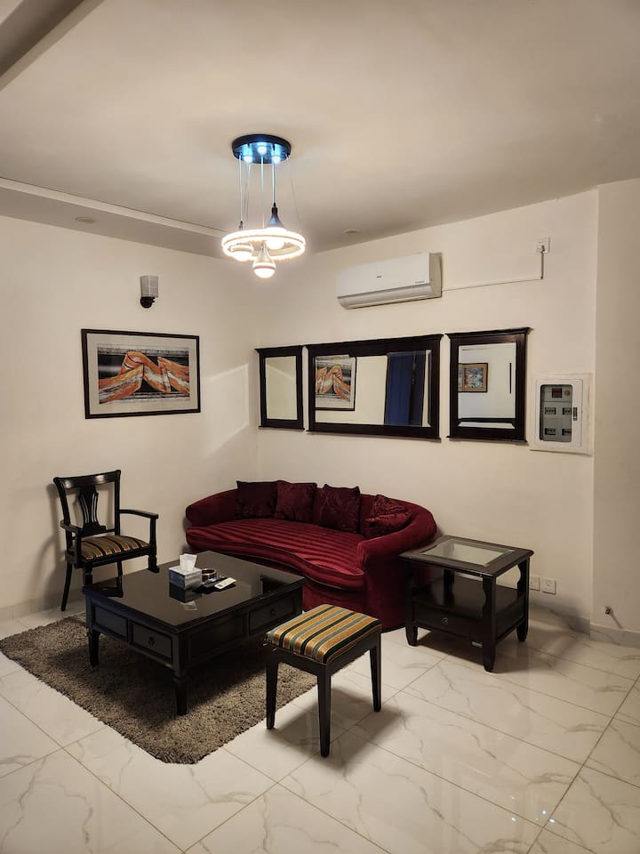 Best Located Completelyfurnished - 라호르
