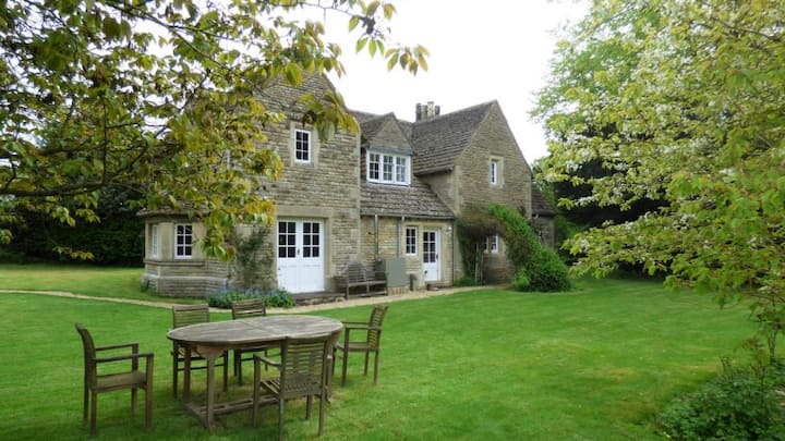 The Lodge, A Cotswold Escape - South Cerney