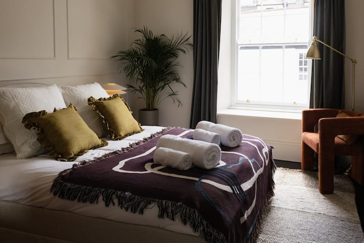 Stylish 3 Bed Townhouse +Hot Tub - Falmouth