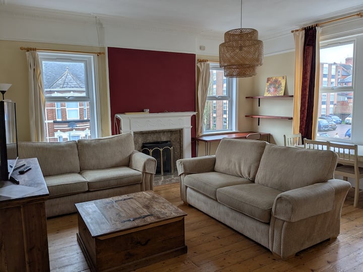 Light, Spacious 1 Bedroom (+Extra Sofa Bed) Flat - Topsham