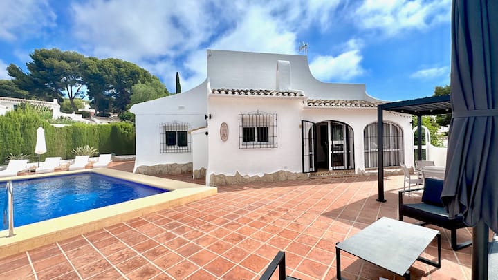 Belle Maison Modernisée Avec Vue Sur Le Sud - Moraira