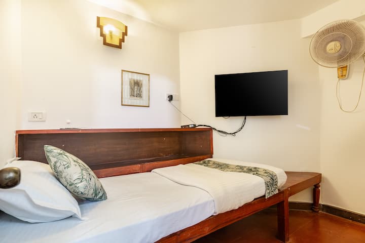 Marigold Private Room - Goa