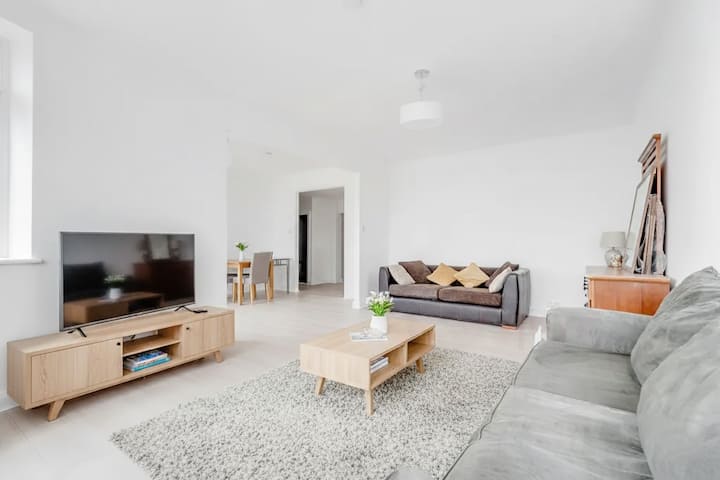 Entire Flat Central - Sleeps 10 - Edgware