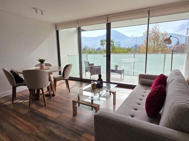 A Metros  Del  Mall Parque Arauco/ Clinica Alemana - Las Condes