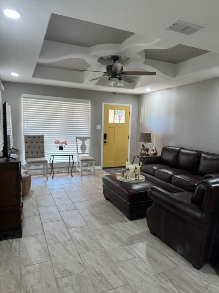 Spacious Cozy Home - Edinburg, TX