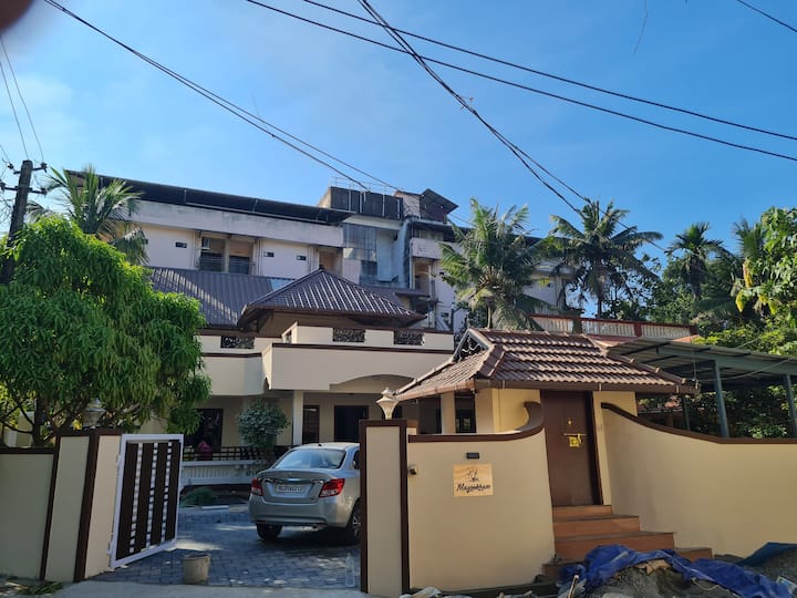 Charming Kerala-style Home With Modern Amenities - Kochi