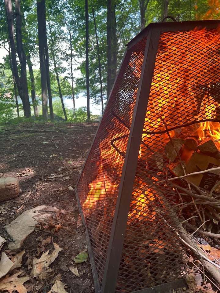 Lakeside Tiny Cottage In The Woods - Kingston
