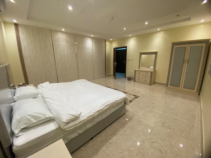شقة واسعه،صاله و غرفة نوم مريحة وكبيرة، الحمدانية - Jeddah