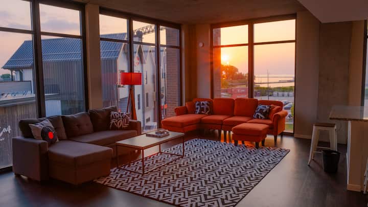 Lakeside Luxury Suite | Cle Flats | 2 Free Parking - Cleveland