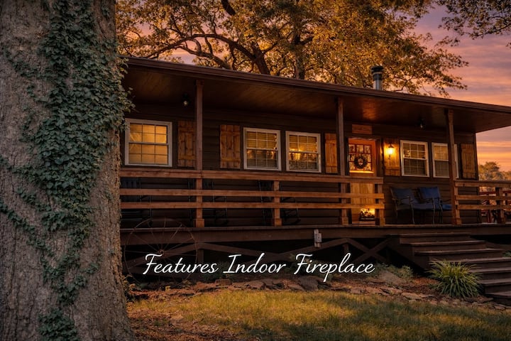 Fireplace Lodge Retreat -Captain’s Cottage - Disney, OK