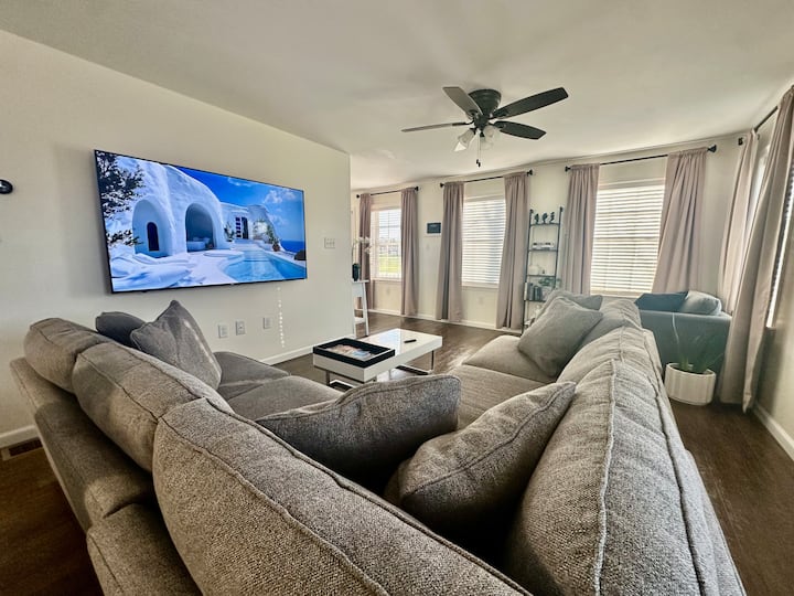 Peaceful Oasis: King Bed, Fire Pit, & Grill - Brockton, MA