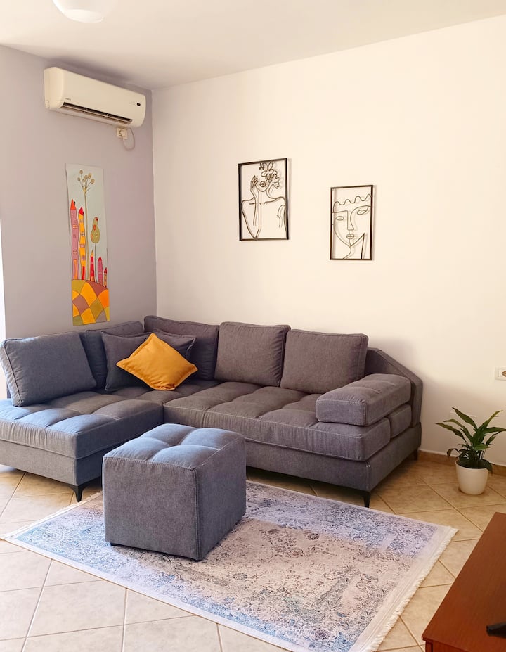 Serenity Spacious Apartment Near The City Center - Tiran