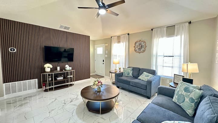 Home Away From Home/charming/modern/patio - Midland, TX