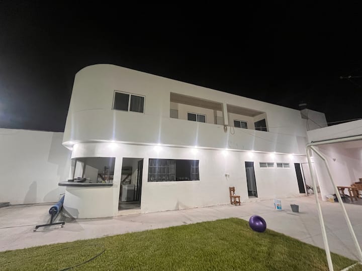 Departamento, Jardín, Salón Y Alberca. - San Luis Potosí