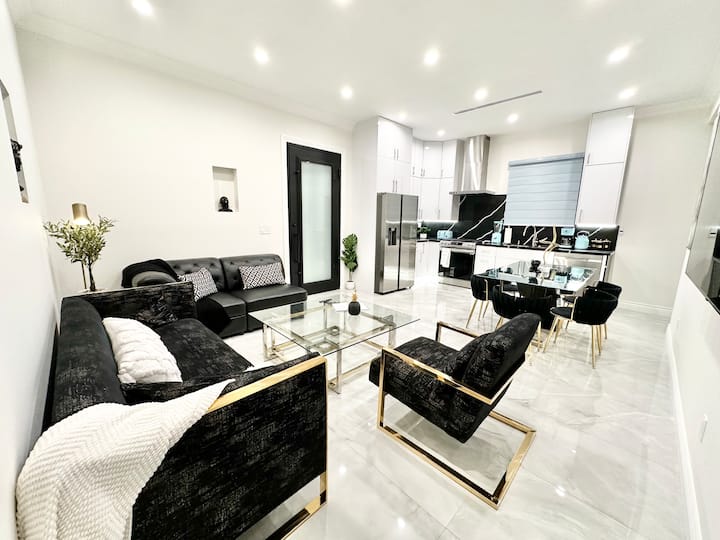 La’s Tropical Oasis - San Fernando, CA