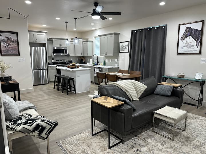 Cowboy Chic Townhouse Retreat - Elko, NV