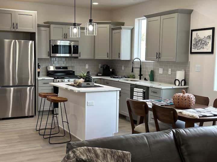 Cowboy Chic Townhouse Retreat - Elko, NV