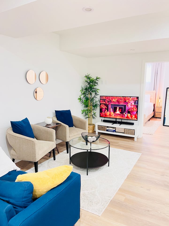 Cozy And Charming Two-bedroom Apartment - Edmonton, Canada