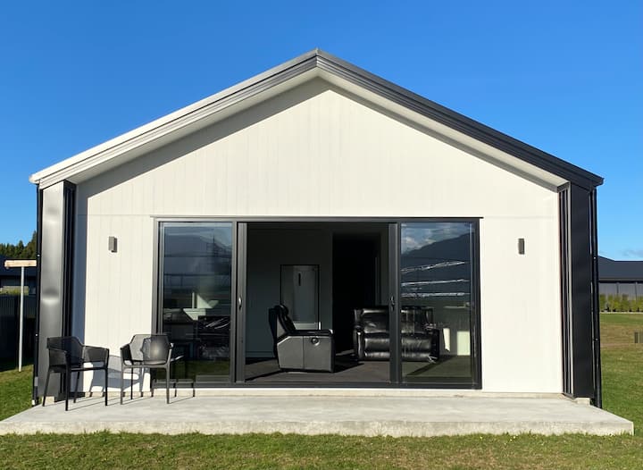 Little Black House - Te Anau
